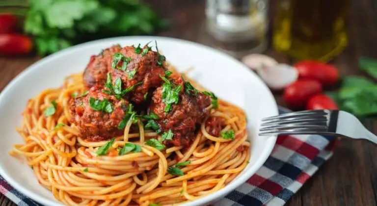 Bob's Big Boy Chili Spaghetti Recipe - Hungarian Chef